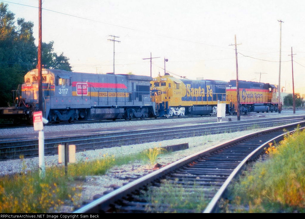 CSX 3117, ATSF 7499, and CSX 8250